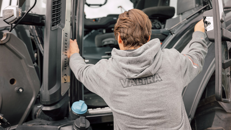 Safe tractor access - step-by-step