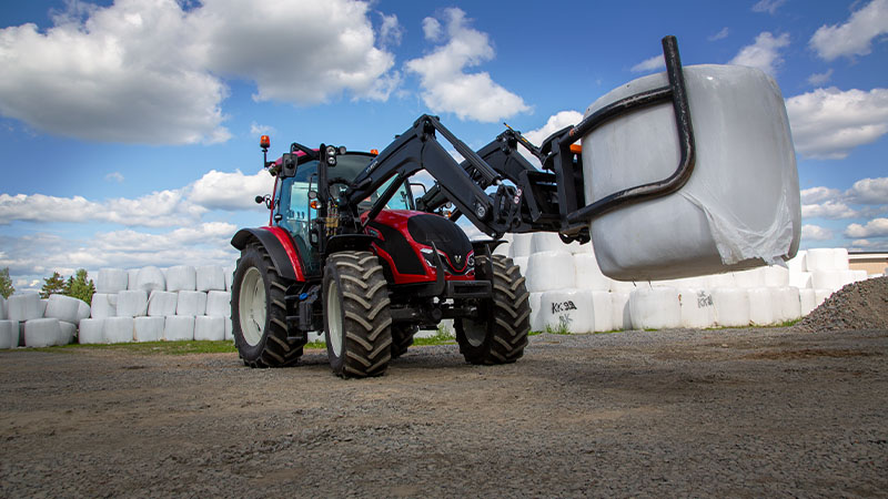 Valtra Front Loader Tractors: Enhanced Hydraulic Capacity, Visibility ...